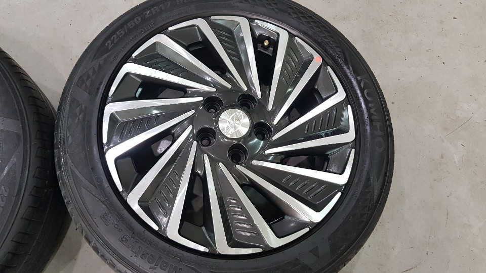 DN8 하이브리드 17인치 휠타이어 판매합니다 | 헬로마켓