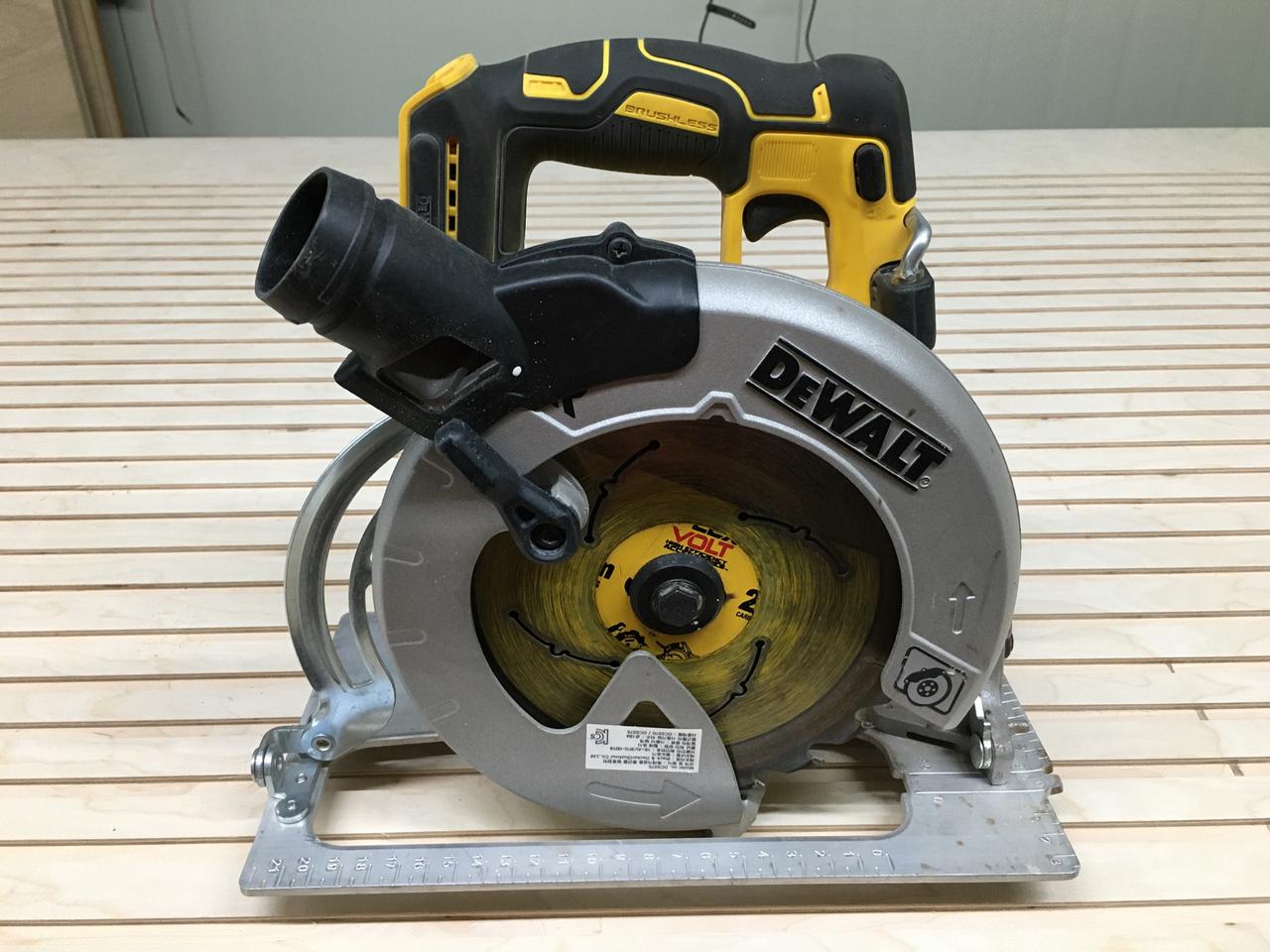 디월트 dcs570 본체만 | 헬로마켓