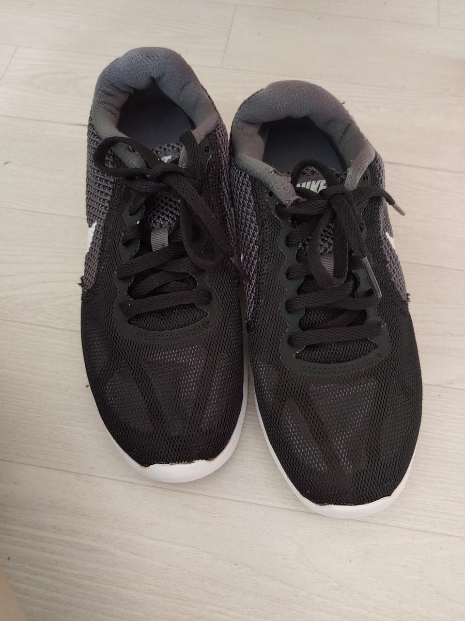 정품 나이키 여성 운동화235 | 세컨웨어(헬로마켓)