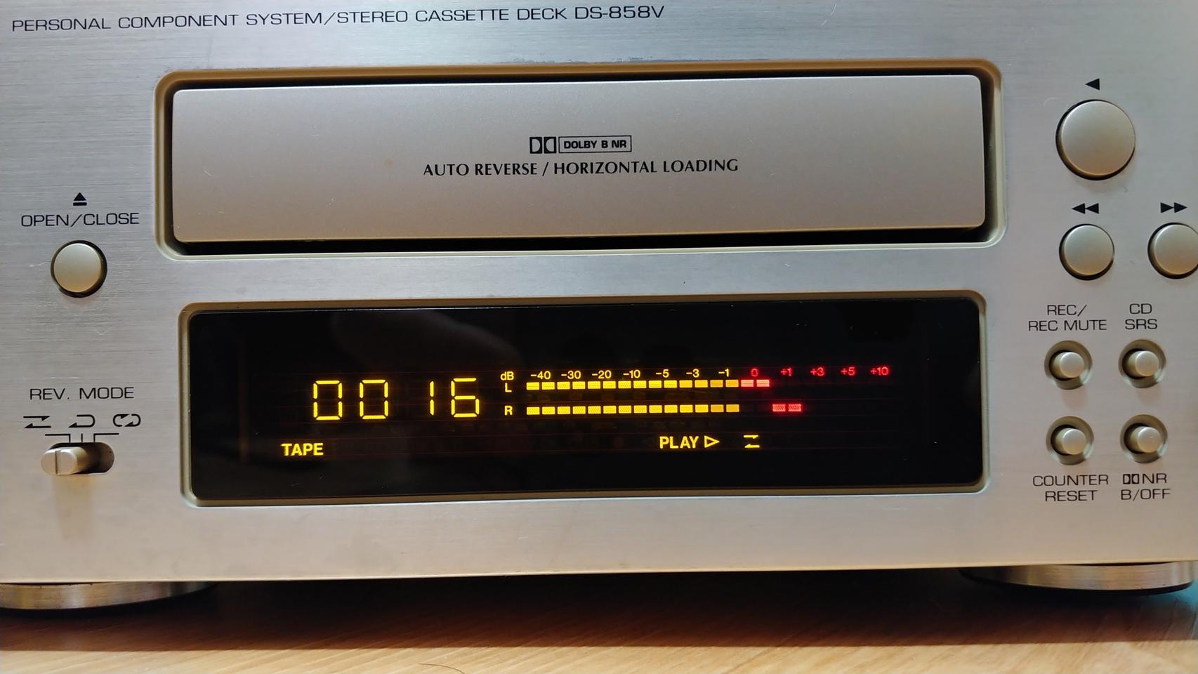 인켈 미니 카세트 플레이어 DS-858V | 헬로마켓