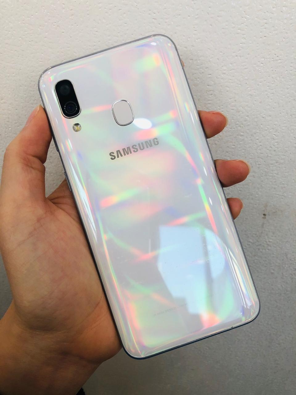 갤럭시 A40 SK 화이트 64GB A급 판매합니다 | 헬로마켓