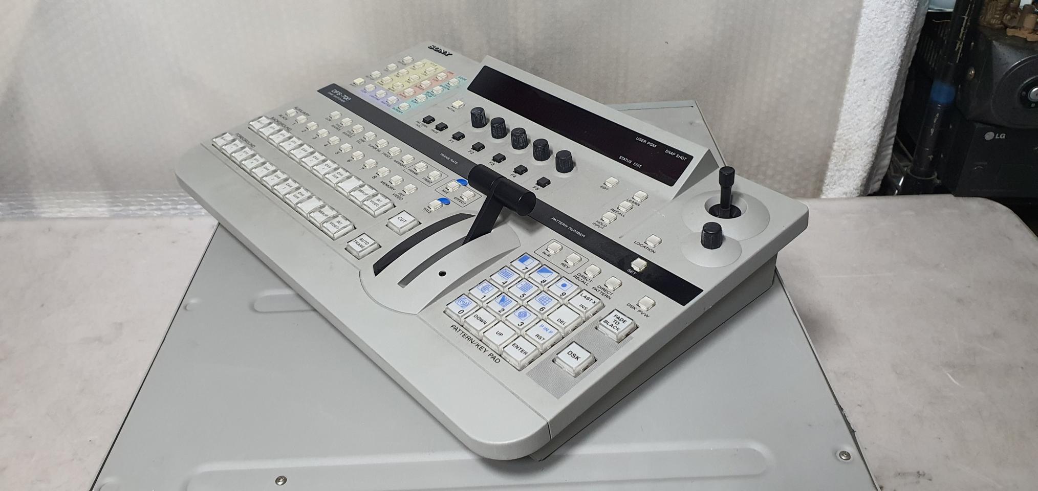 SONY 디지털스위처 DFS-700 | 세컨웨어(헬로마켓)