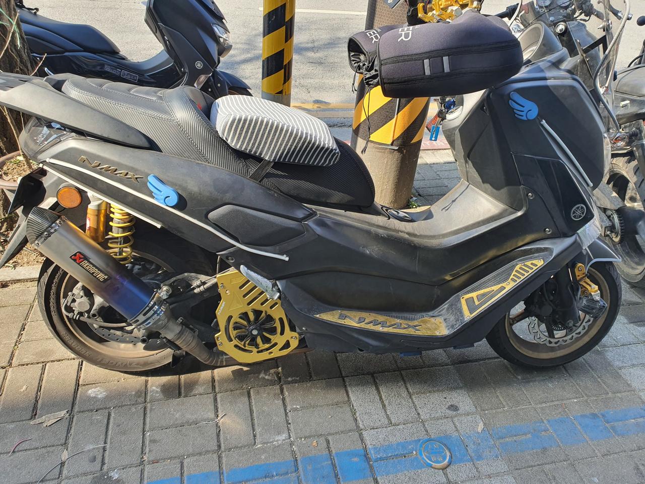 nmax 아크라티탄블루 머플러 | 헬로마켓