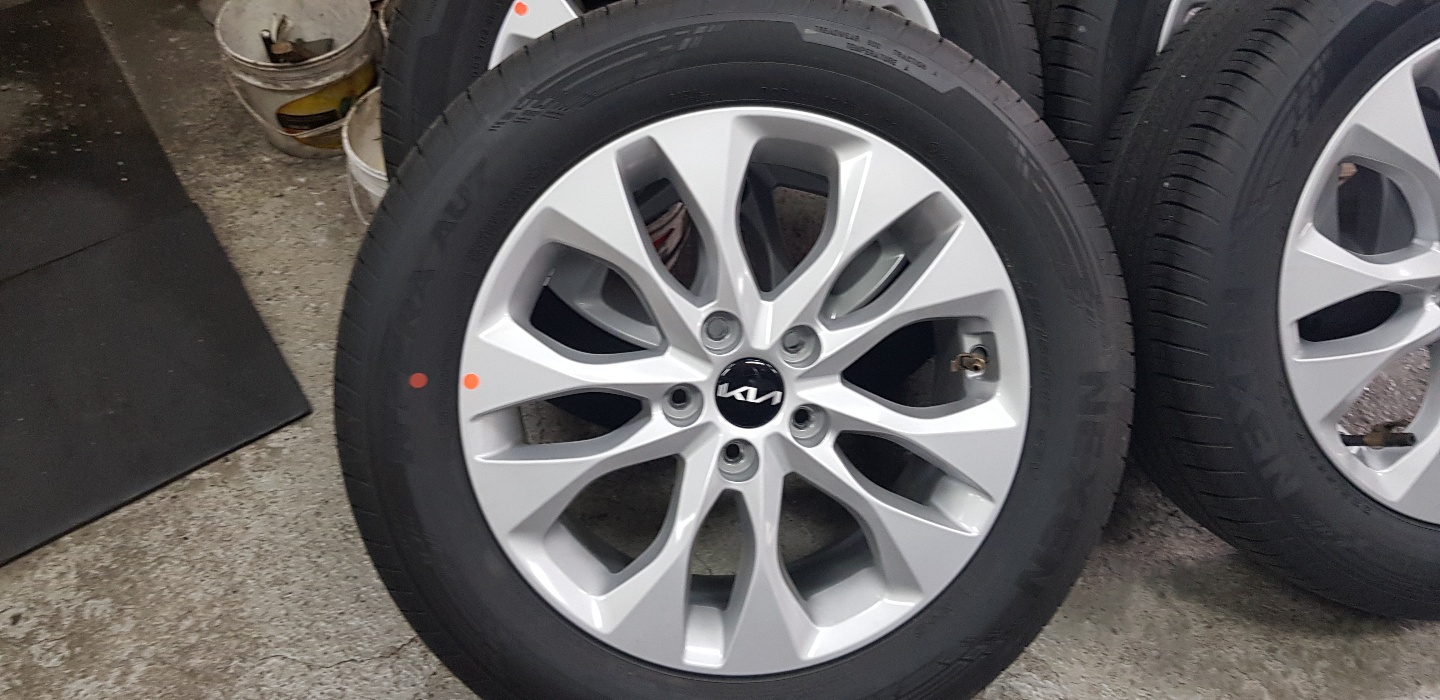 K8 신형 순정17인치 임판 휠타이어셋트 판매합니다 | 헬로마켓