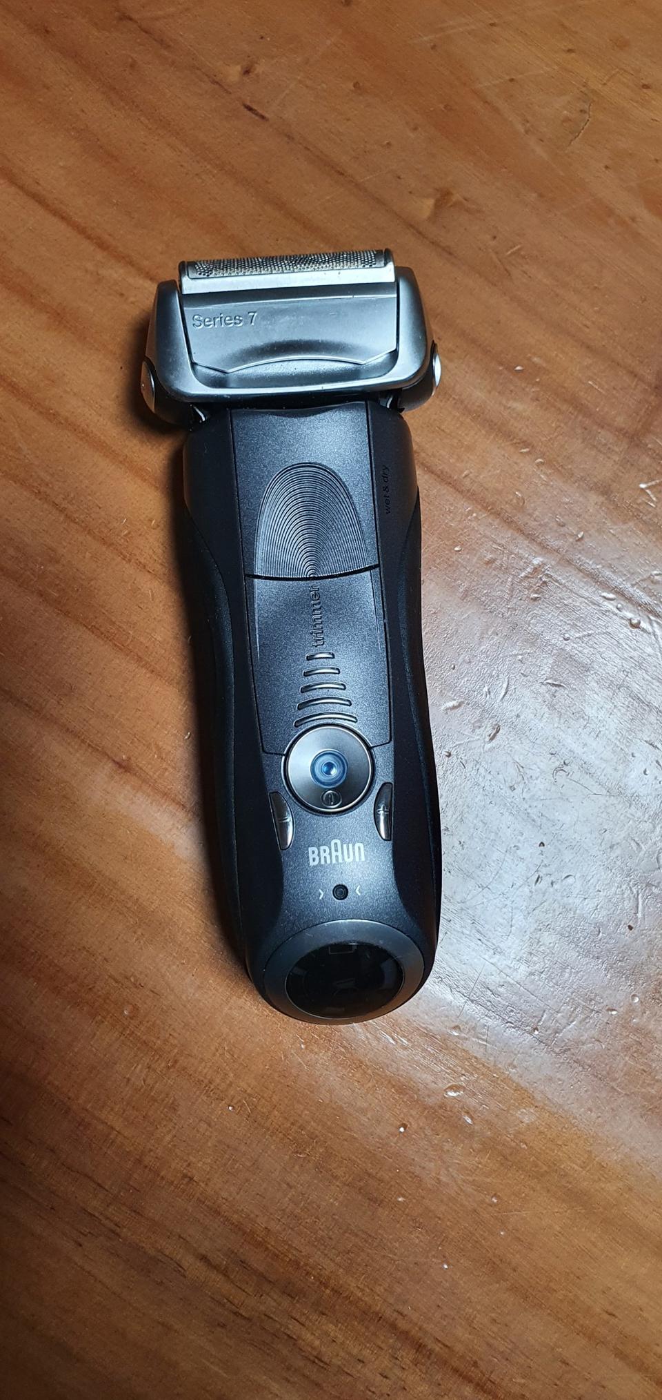 브라운면도기 7시리즈+세척스테이션 정품 카트리지와 세척액 | 세컨웨어(헬로마켓)