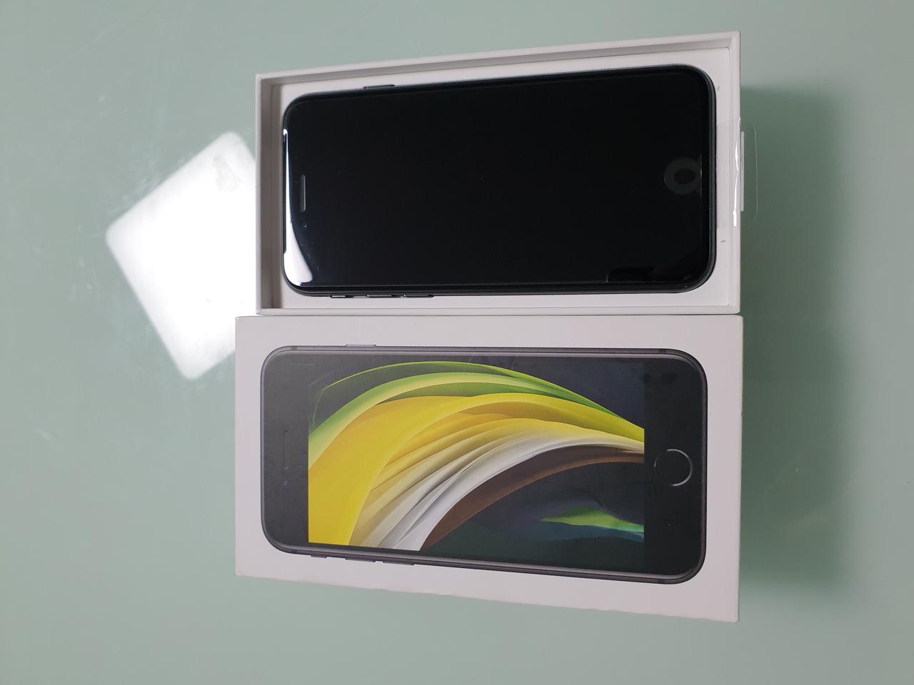 아이폰SE2 블랙 64G 구성품 미사용 S급 풀박스 ... | 헬로마켓