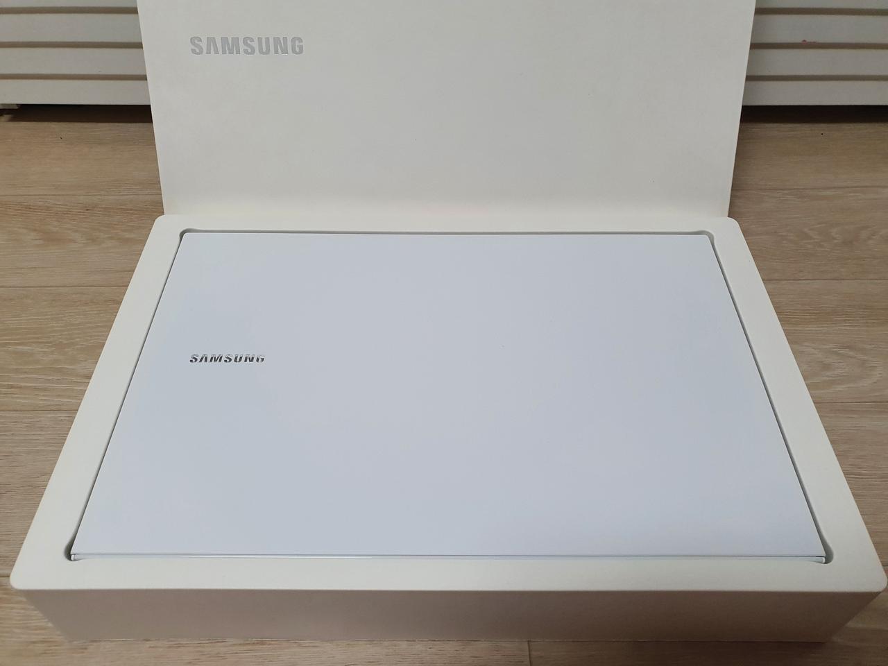 삼성 갤럭시북 이온2 풀박스 NT950XDA-XC78W | 헬로마켓