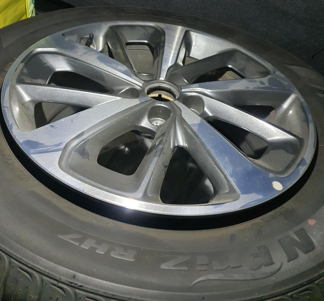 쏘렌토18인치suv휠.타이어 | 헬로마켓