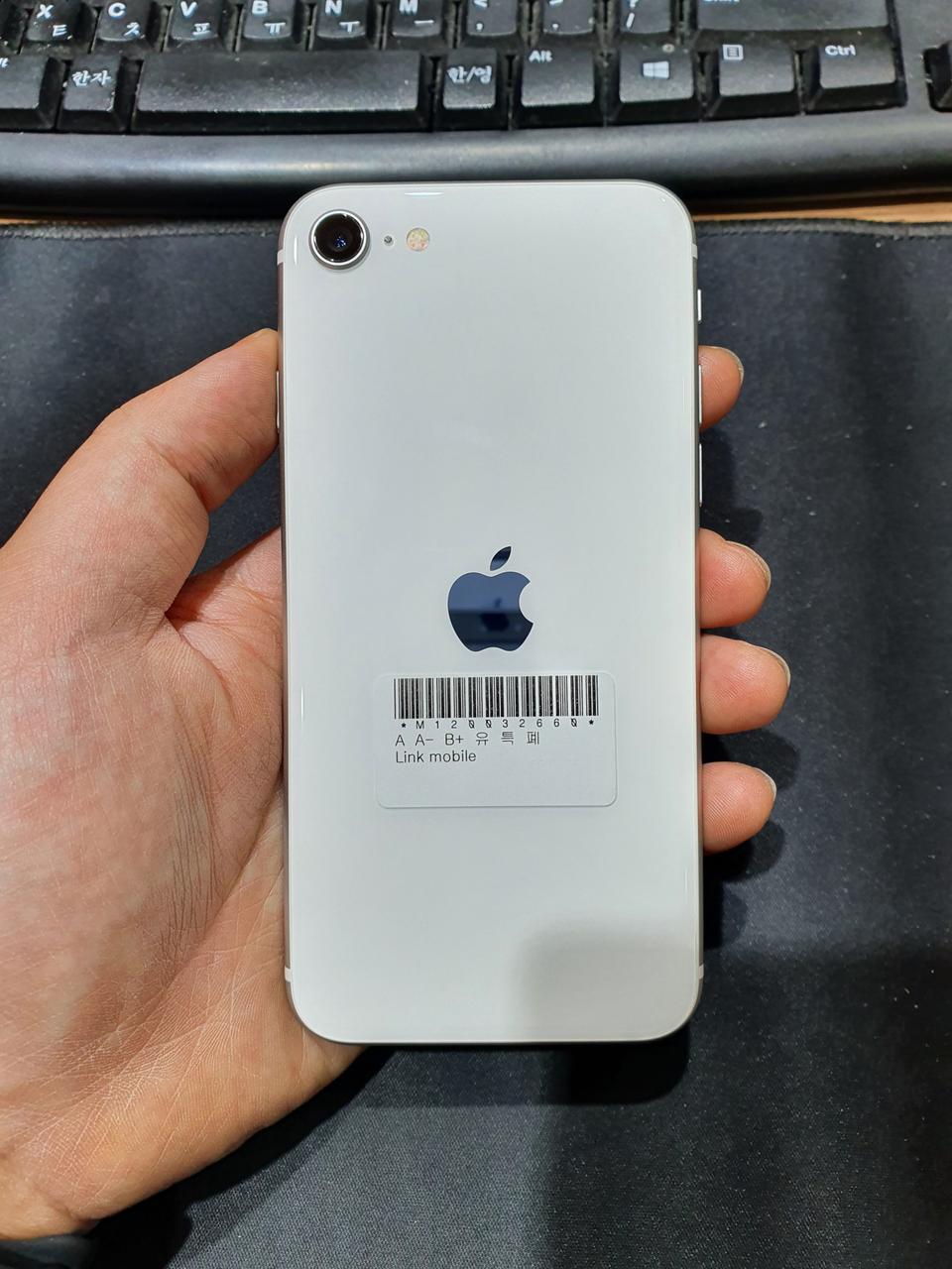 아이폰SE2 화이트 128기가 32660 | 세컨웨어(헬로마켓)