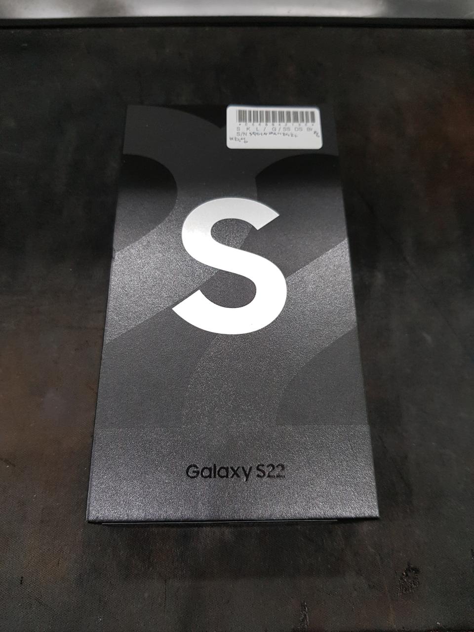 단순개봉 갤럭시S22 화이트 256G 판매합니다 S901N | 세컨웨어