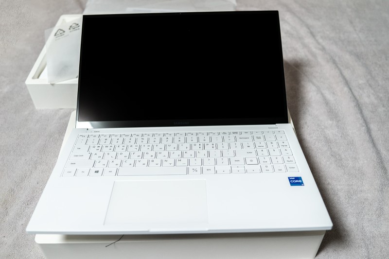 삼성 이온2 노트북, NT950XDA-KC38W 15인치 | 헬로마켓