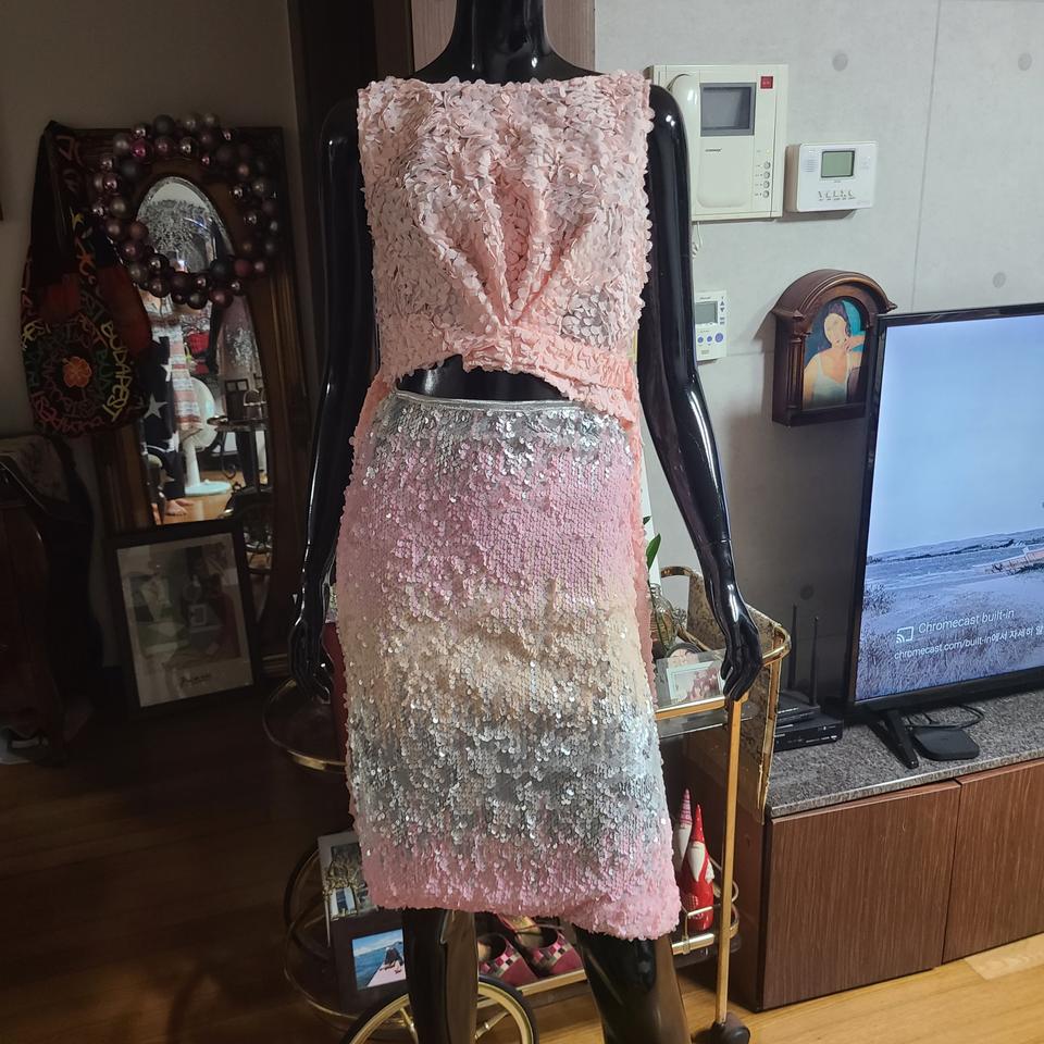 핑크 러플 숏 블라우스 +스팽글 스커트 | 헬로마켓