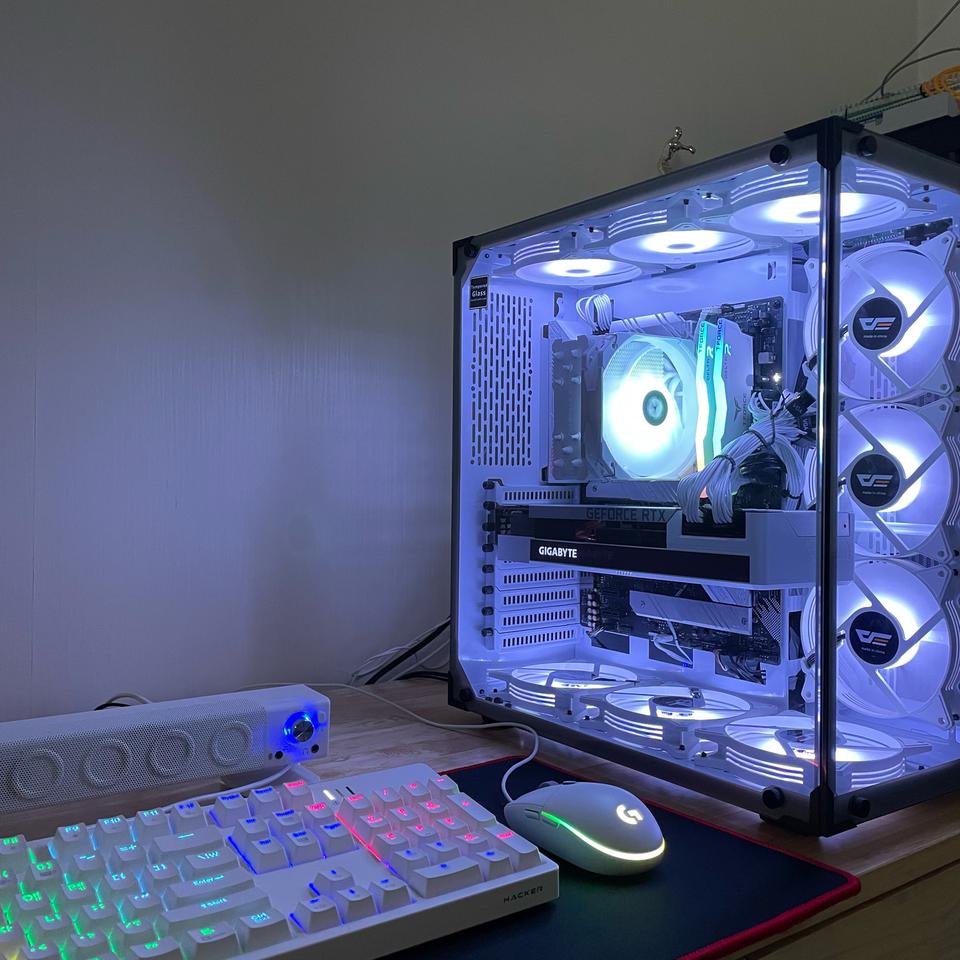 고사양 게이밍 컴퓨터 새제품 팝니다 | 헬로마켓