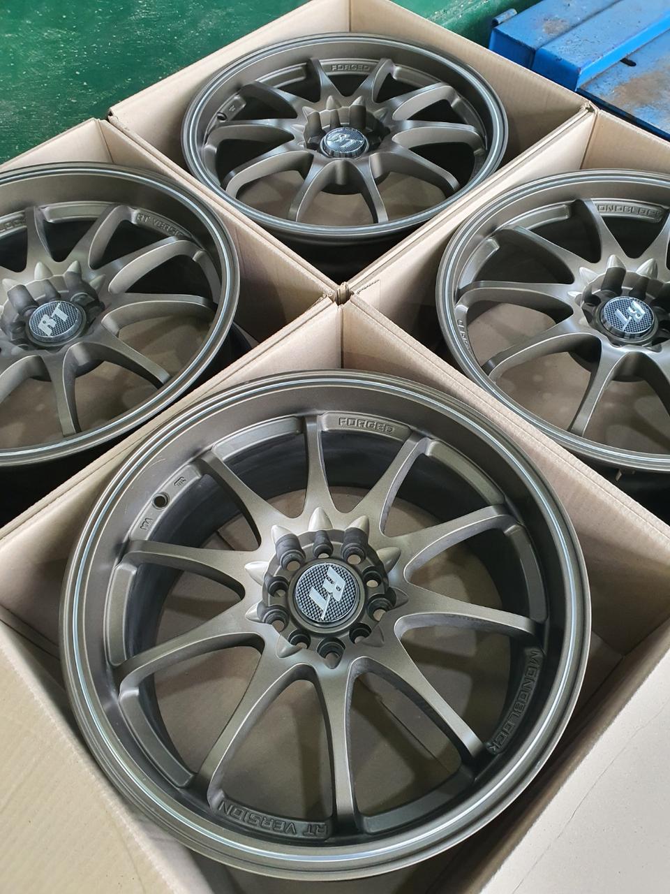 18인치휠 PCD105-114.3/8.0J 38/9.... | 헬로마켓