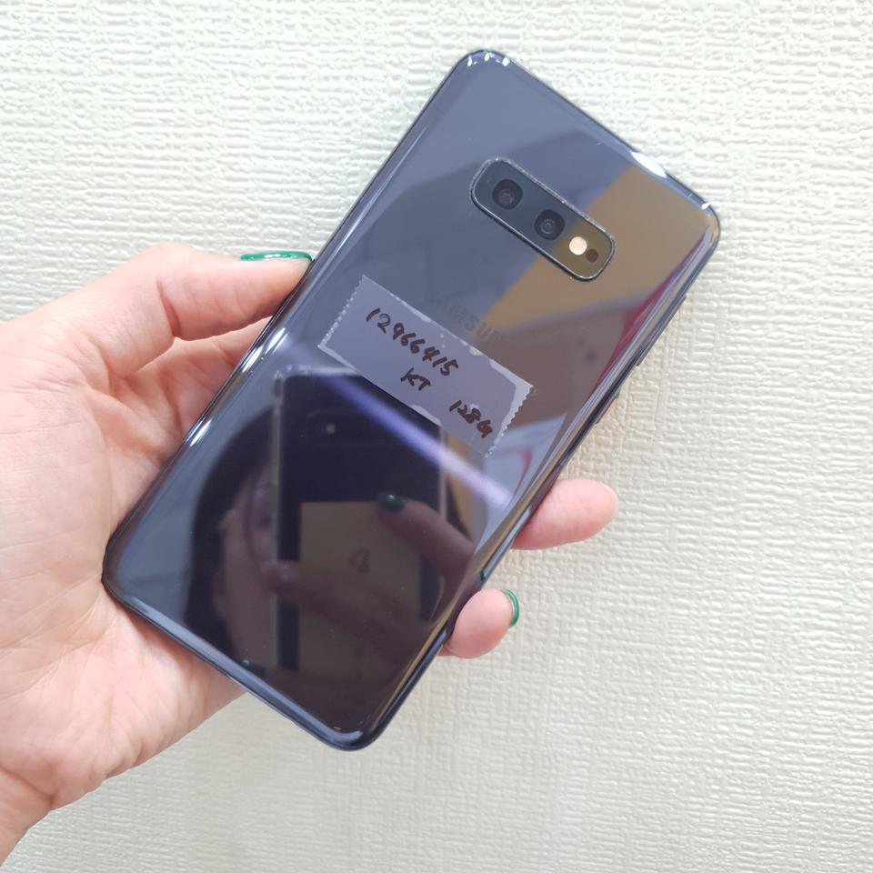 S10e 프리즘블랙 128G kt통신사 판매중 | 세컨웨어(헬로마켓)