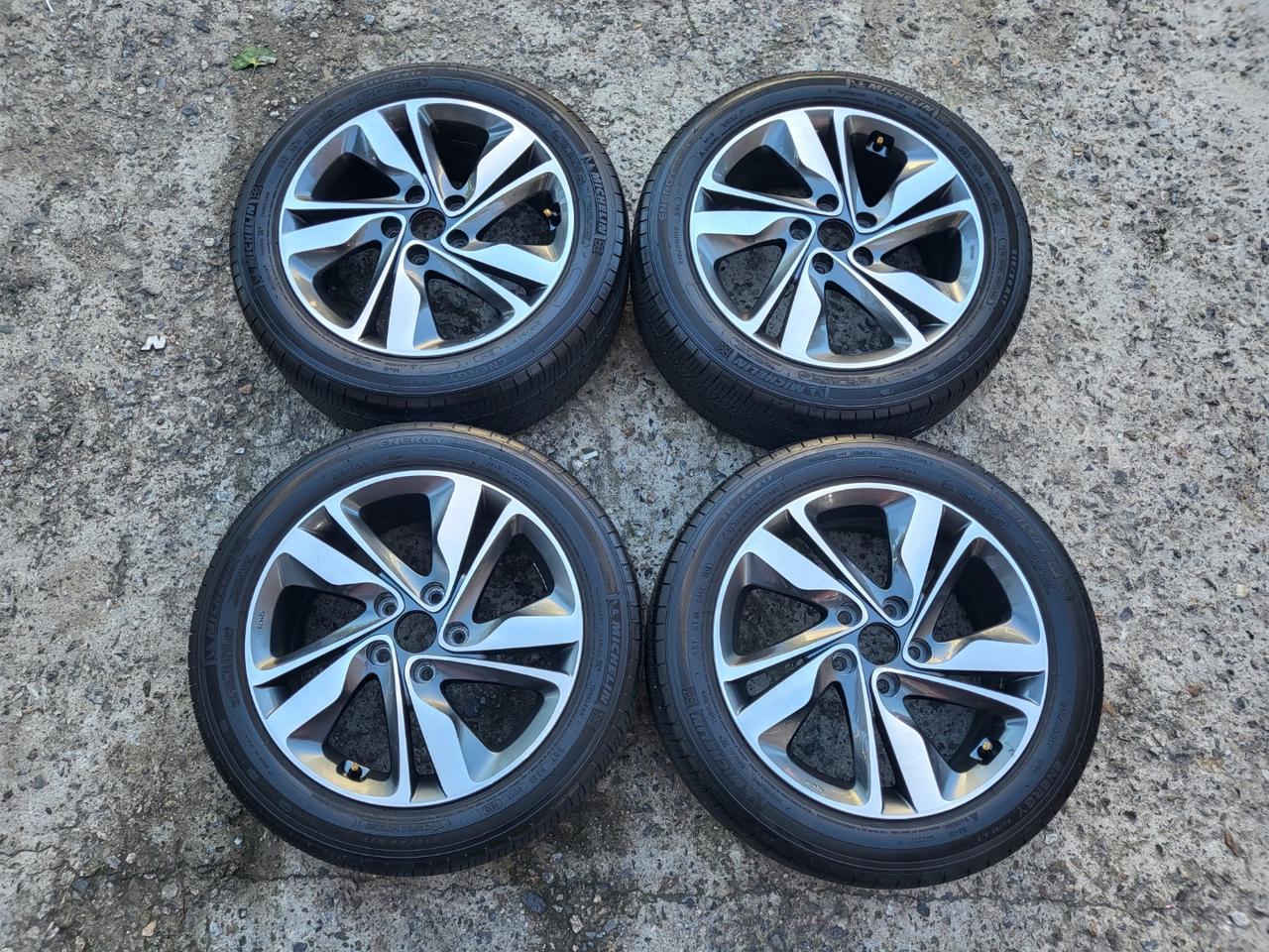 아반떼MD 17인치 바람개비 순정휠 중고휠타이어 팝니다 | 헬로마켓