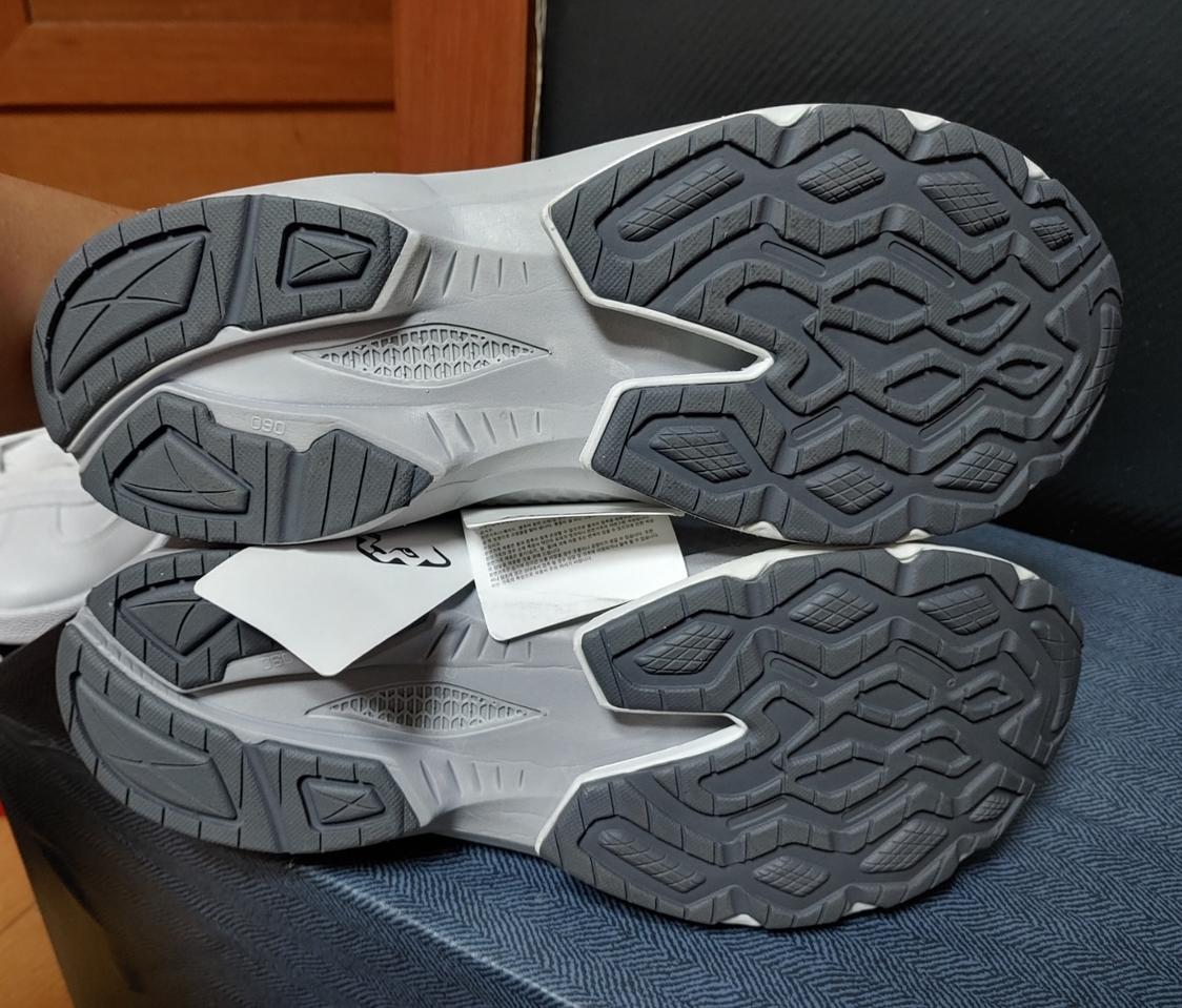 15만 다이나핏 새상품 운동화 런닝화 255 260 K2 | 헬로마켓