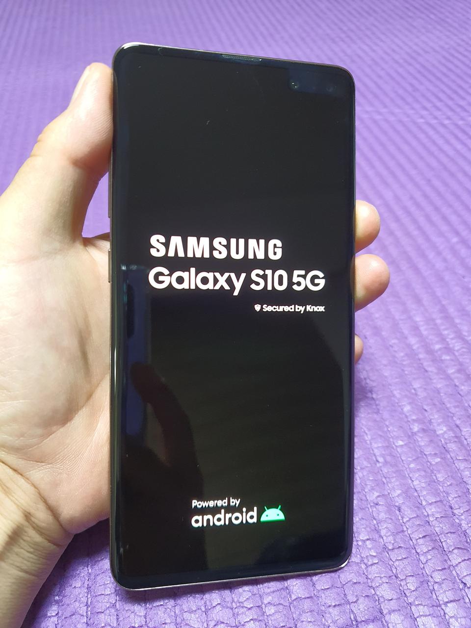 갤럭시 S10 5G 256G 골드 S급 팝니다. | 세컨웨어(헬로마켓)