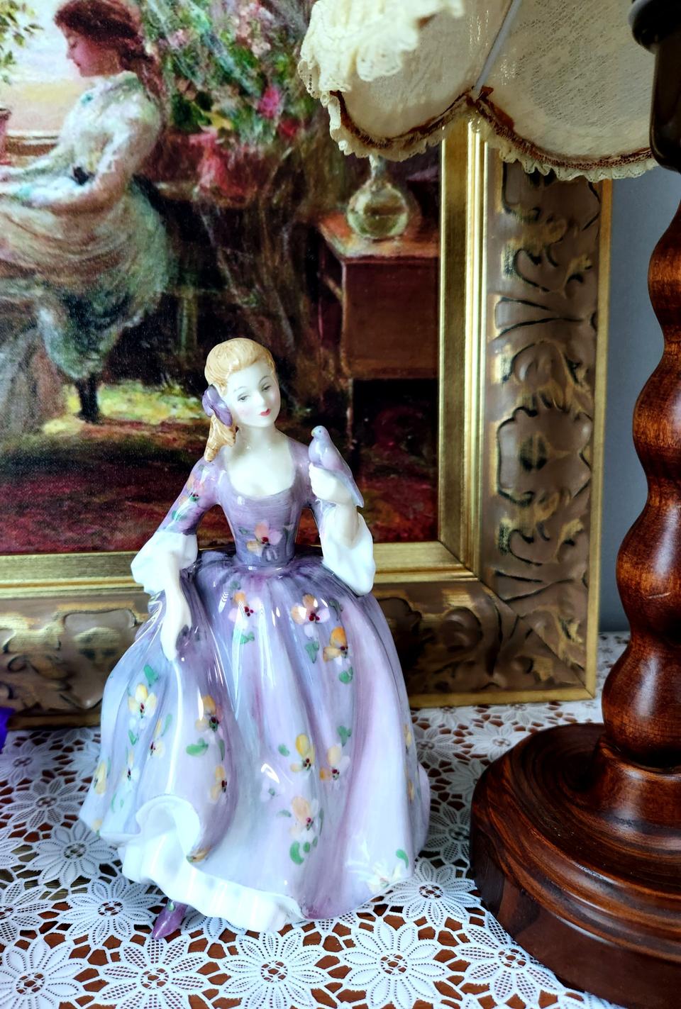 로얄덜튼 니콜라 피겨린2839번 | 헬로마켓