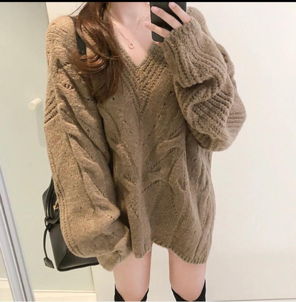 오버핏 브이넥 니트(베이지.블랙) | 헬로마켓