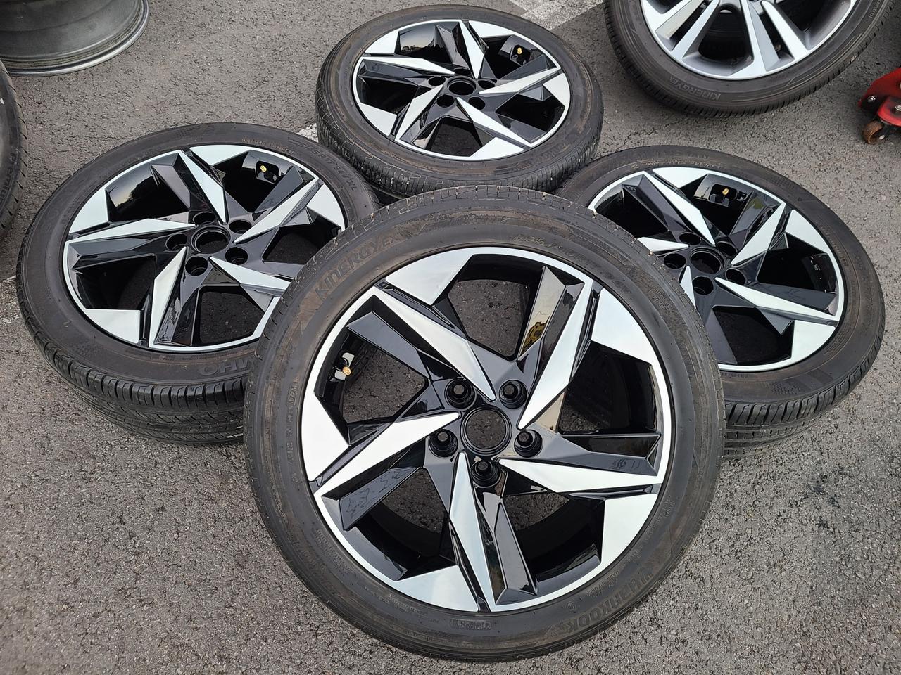 아반떼 cn7 17인치 2254517 휠타이어 팝니다 | 헬로마켓