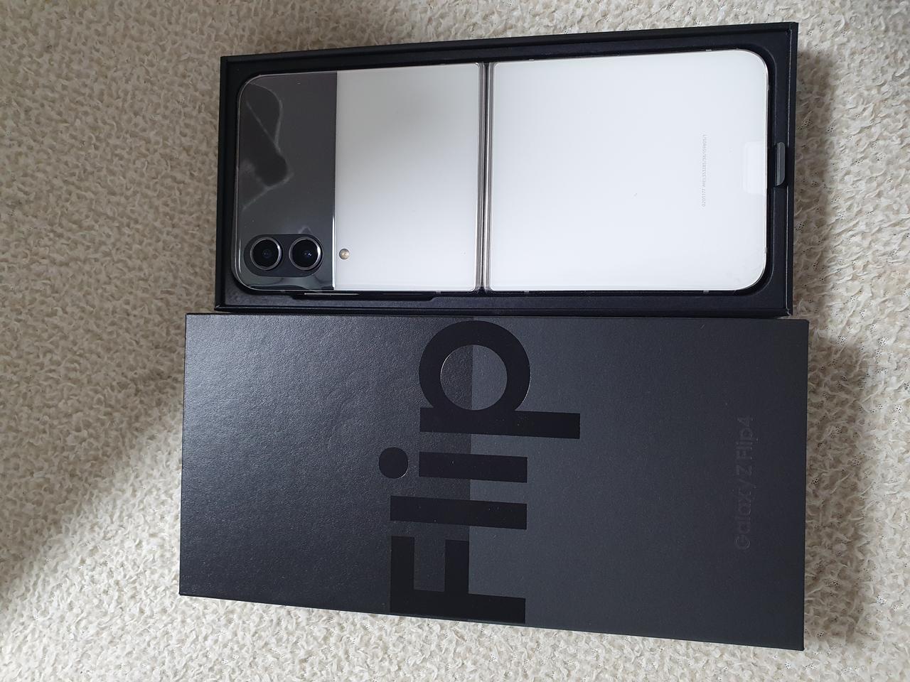 KT 갤럭시 Z플립4 5G 크림 256G 미사용 풀박... | 헬로마켓