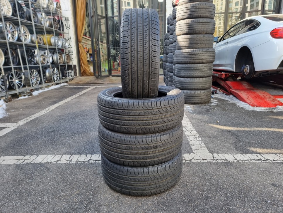 넥센타이어 2155516 고급형타이어 AH8 4본 팝니다 | 헬로마켓