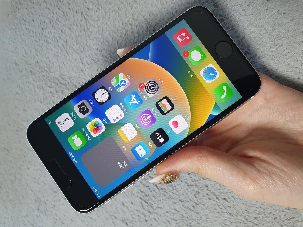 아이폰SE3 화이트 64G 깨끗한S급 판매합니다 | 헬로마켓