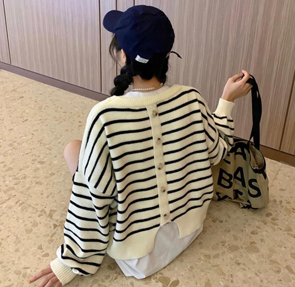 뒷단추 단가라니트 | 헬로마켓