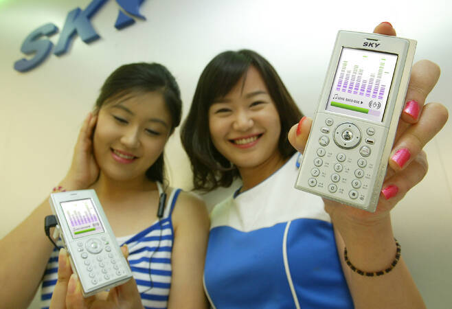 올드폰 스카이 뮤직폰 IM-U130 화이트/블랙 색상... | 세컨웨어(헬로마켓)