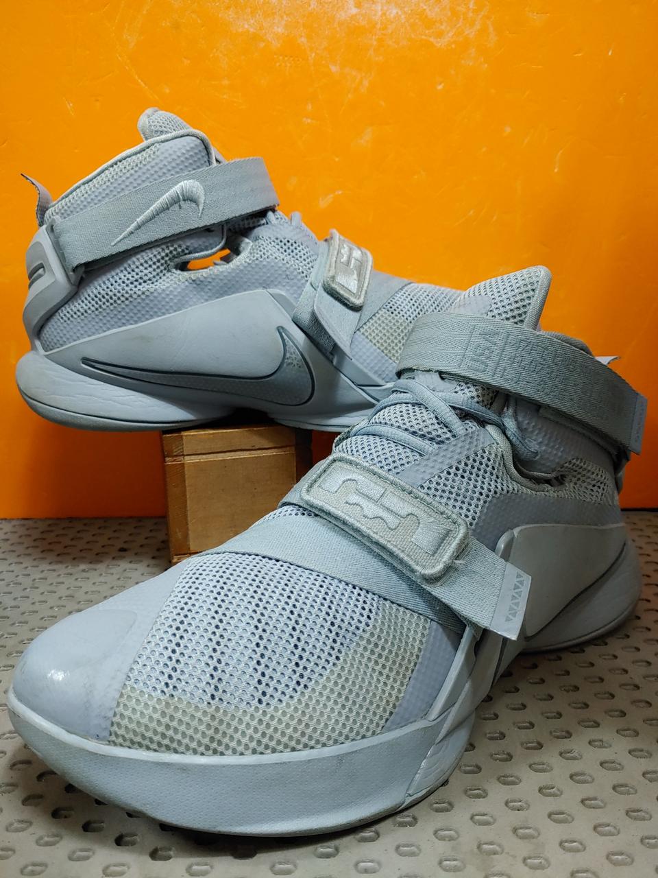 나이키 르브론솔져9프리미엄(US9표기270추천265) | 세컨웨어(헬로마켓)