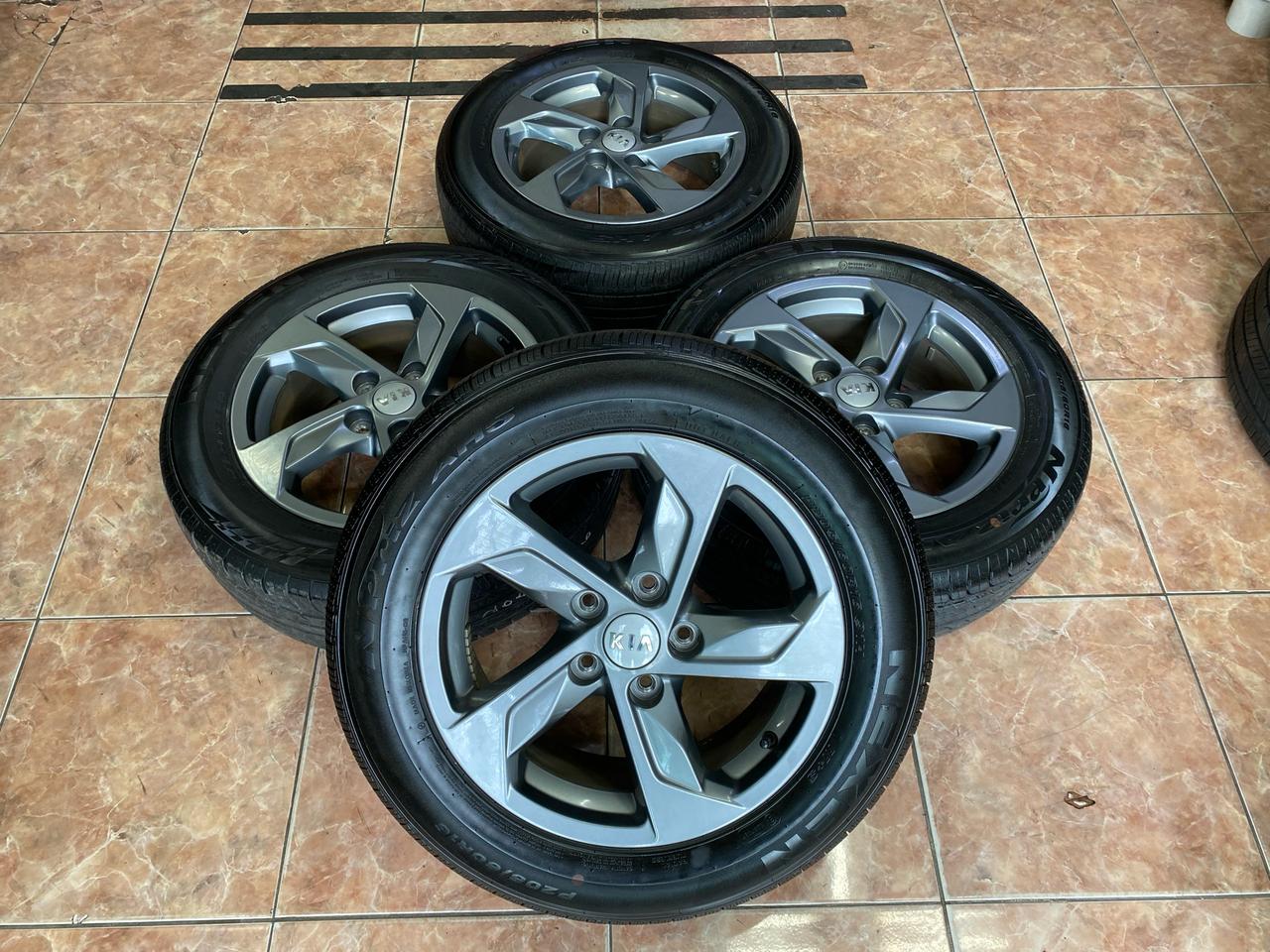 K5 dl3 16인치 휠타이어 팝니다(셀토스,니로장착가능) | 세컨웨어(헬로마켓)