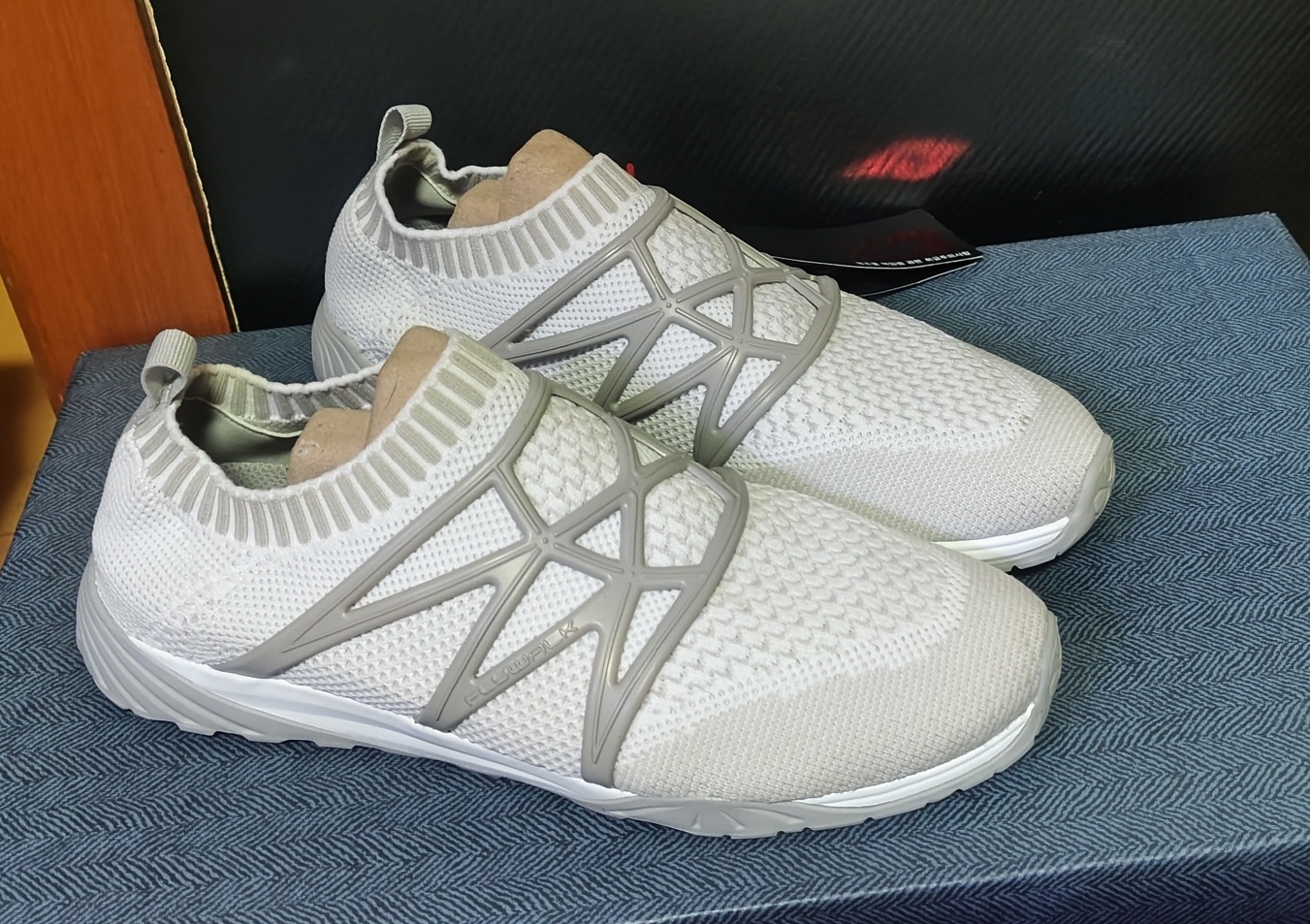 K2 운동화 255 260 니트 새상품 오염 | 헬로마켓