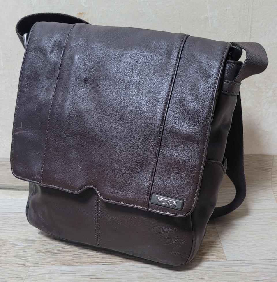 투미 TUMI 스몰 크로스바디 레더 숄더백 60100... | 세컨웨어(헬로마켓)