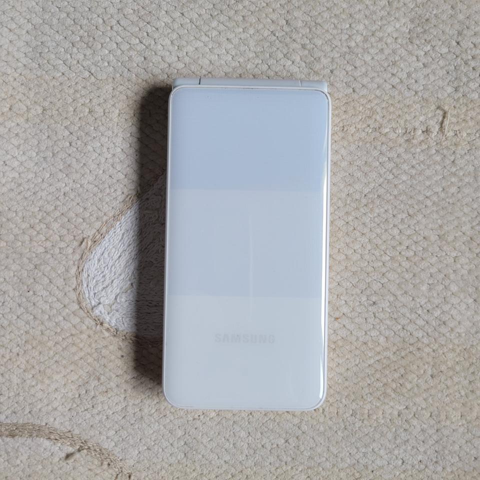 갤럭시폴더2 2021 화이트 32GB KT..유심3사가능 | 세컨웨어(헬로마켓)