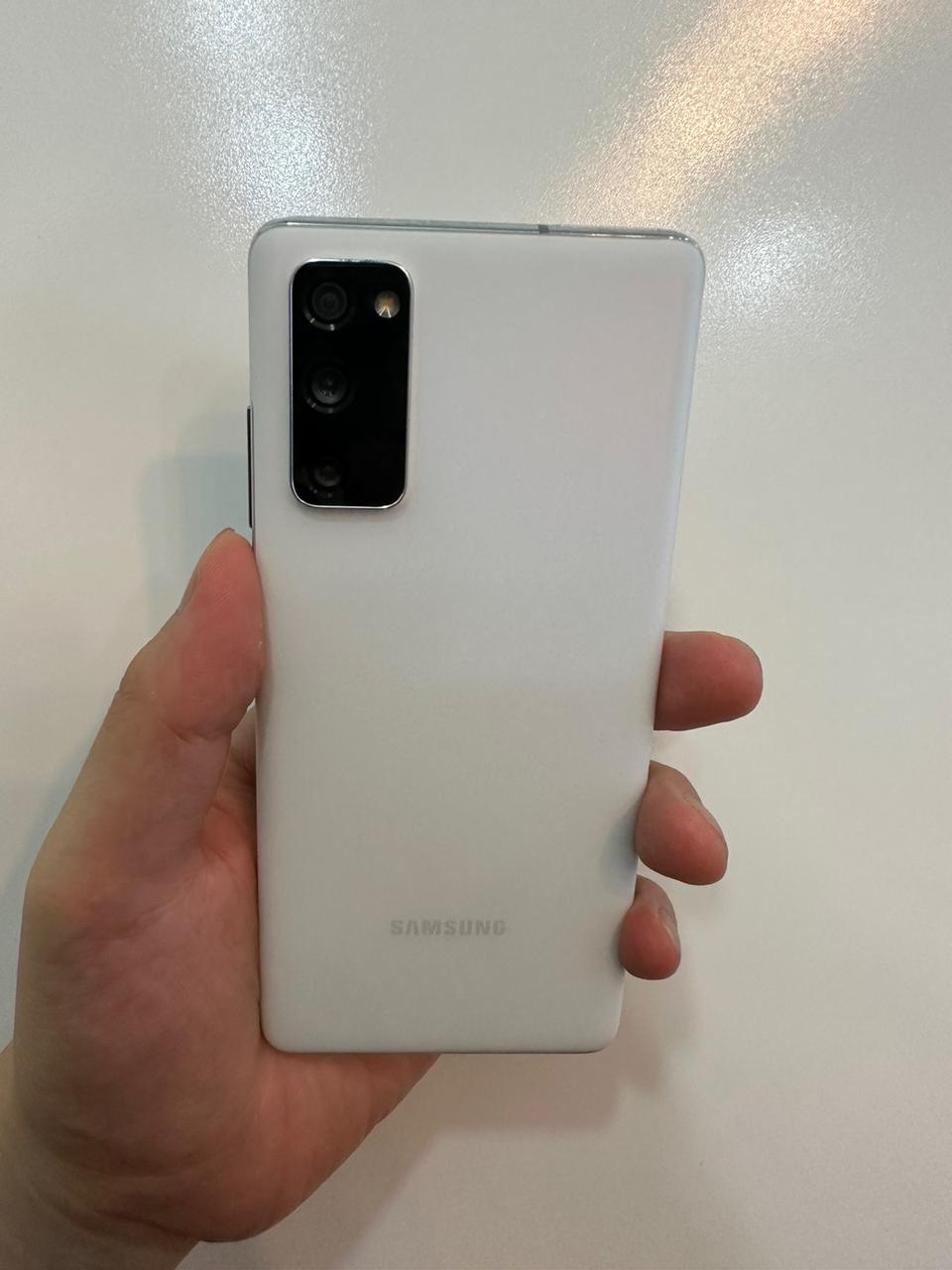 갤럭시S20FE 화이트색상 판매합니다 (김해플렉스샵) | 세컨웨어(헬로마켓)