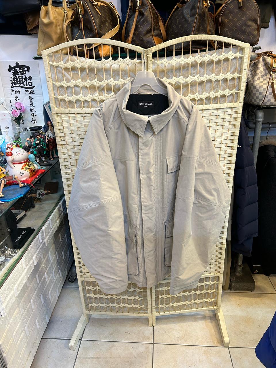 46/105/21fw 정품 발렌시아가 패딩 팝니다 | 헬로마켓