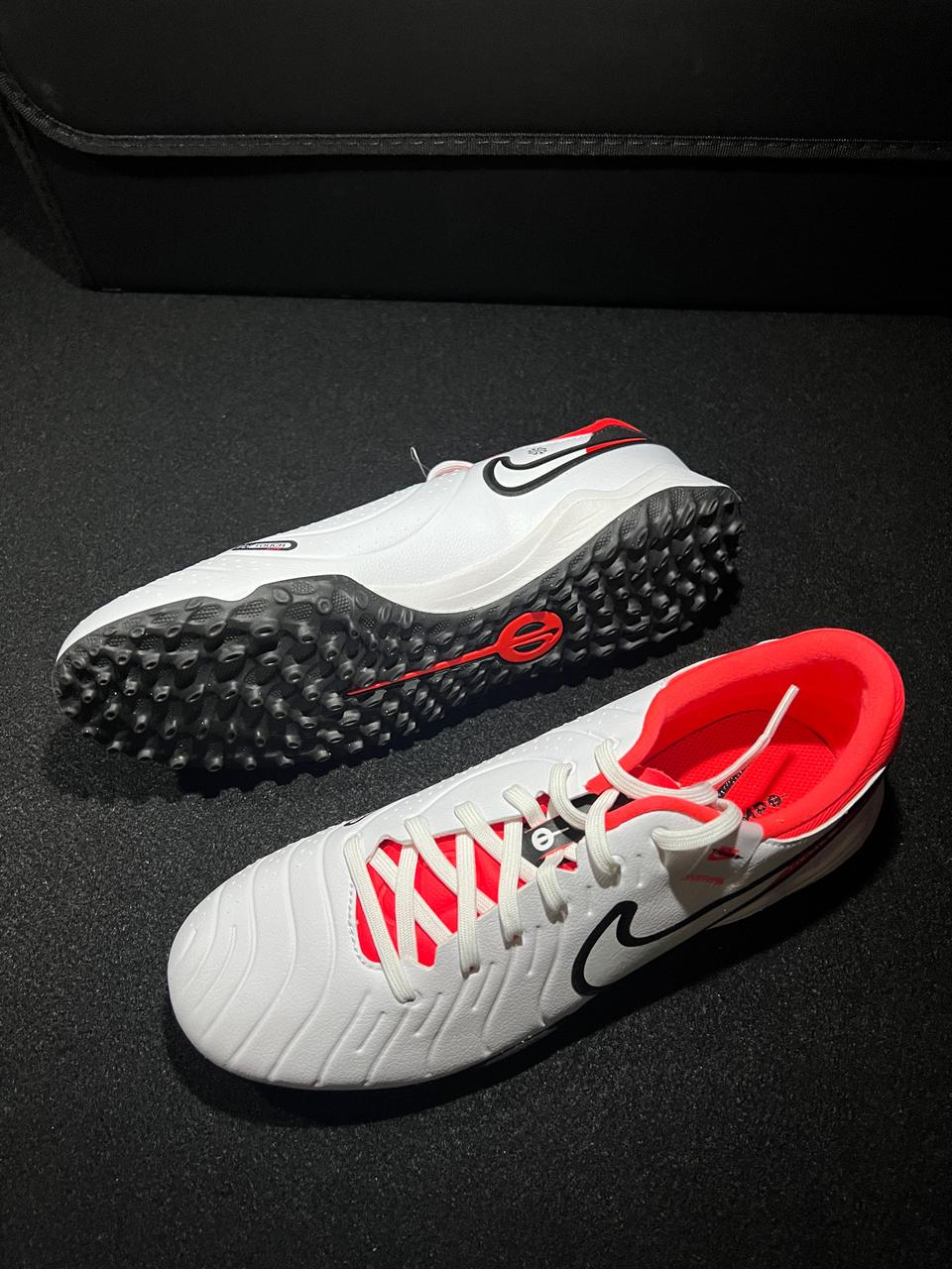 (255/US7.5/새상품)나이키 축구화 풋살화 티엠... | 세컨웨어(헬로마켓)