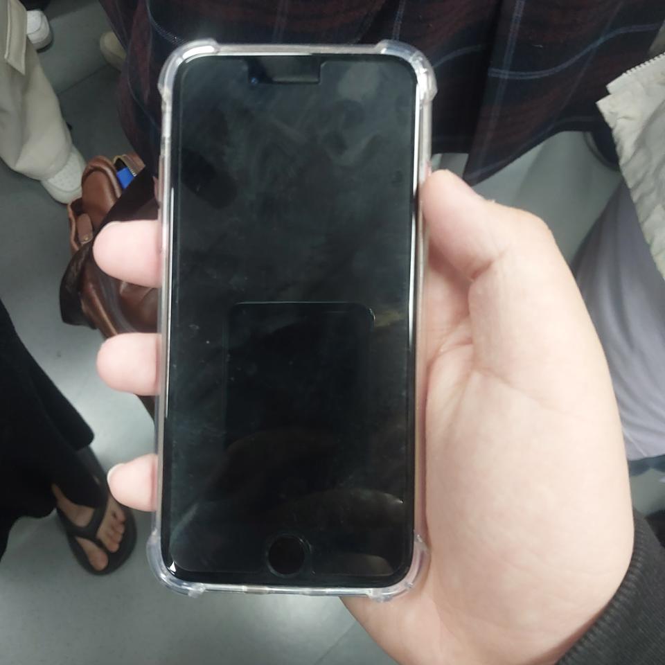 아이폰se2 128기가 배터리84 | 세컨웨어(헬로마켓)