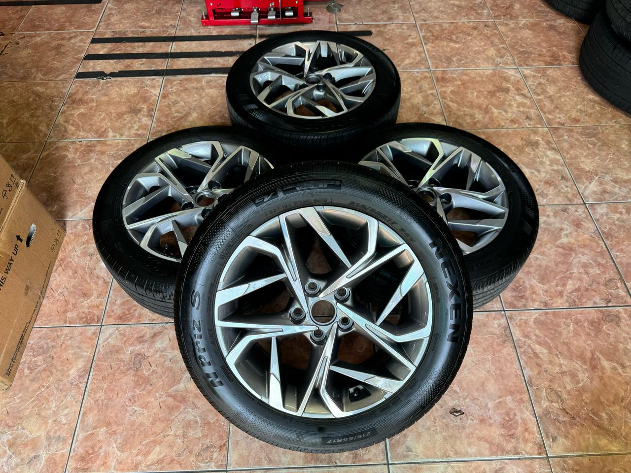 쏘나타DN8 17인치 순정휠타이어 팝니다 | 헬로마켓