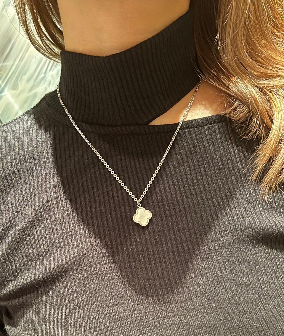 써지컬 크로바자개 목걸이 | 헬로마켓