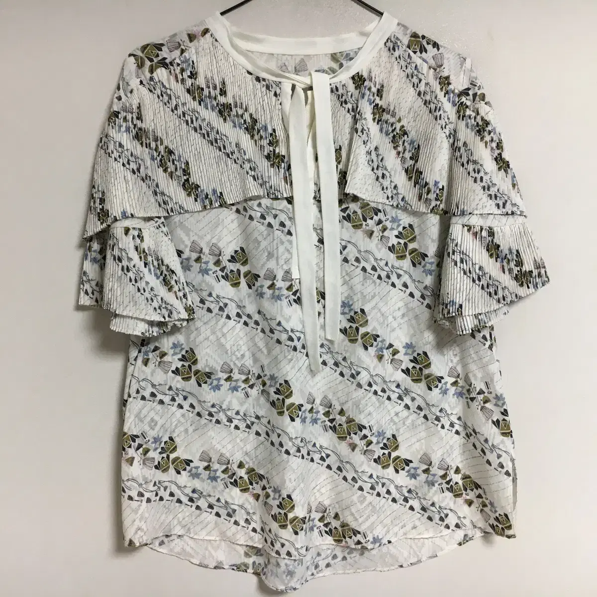 SJSJ 에스제이 플리츠 블라우스 (44) | 헬로마켓