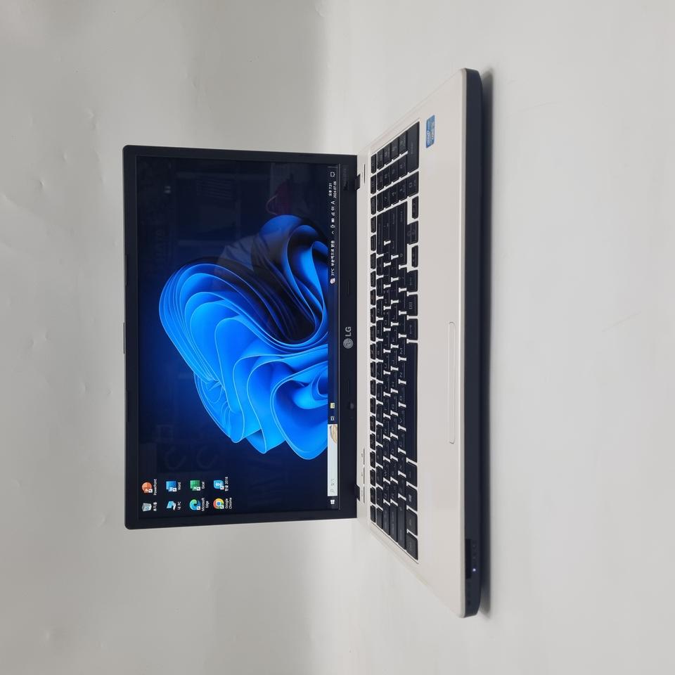 엘지 노트북 i5 740G/8G/깔끔화이트/성능업/큰화면 | 세컨웨어(헬로마켓)
