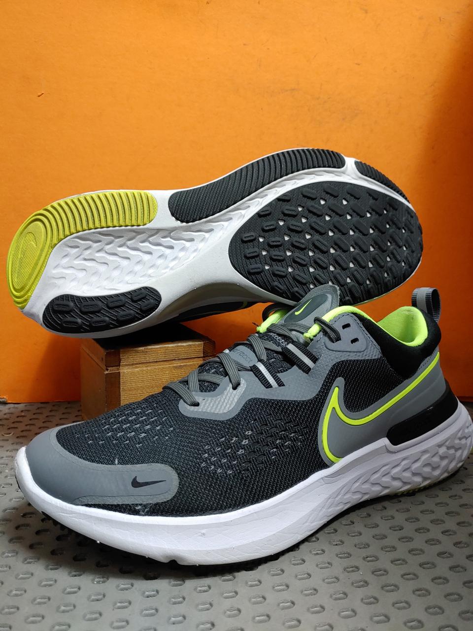 나이키 리액트 마일러(US8.5표기265추천260) | 세컨웨어(헬로마켓)