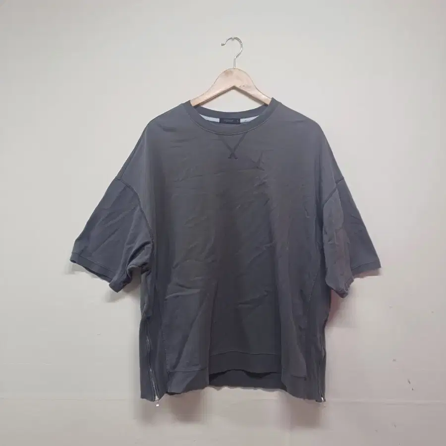 질스튜어트 지퍼 포인트 루즈핏 티셔츠 105 | 세컨웨어(헬로마켓)