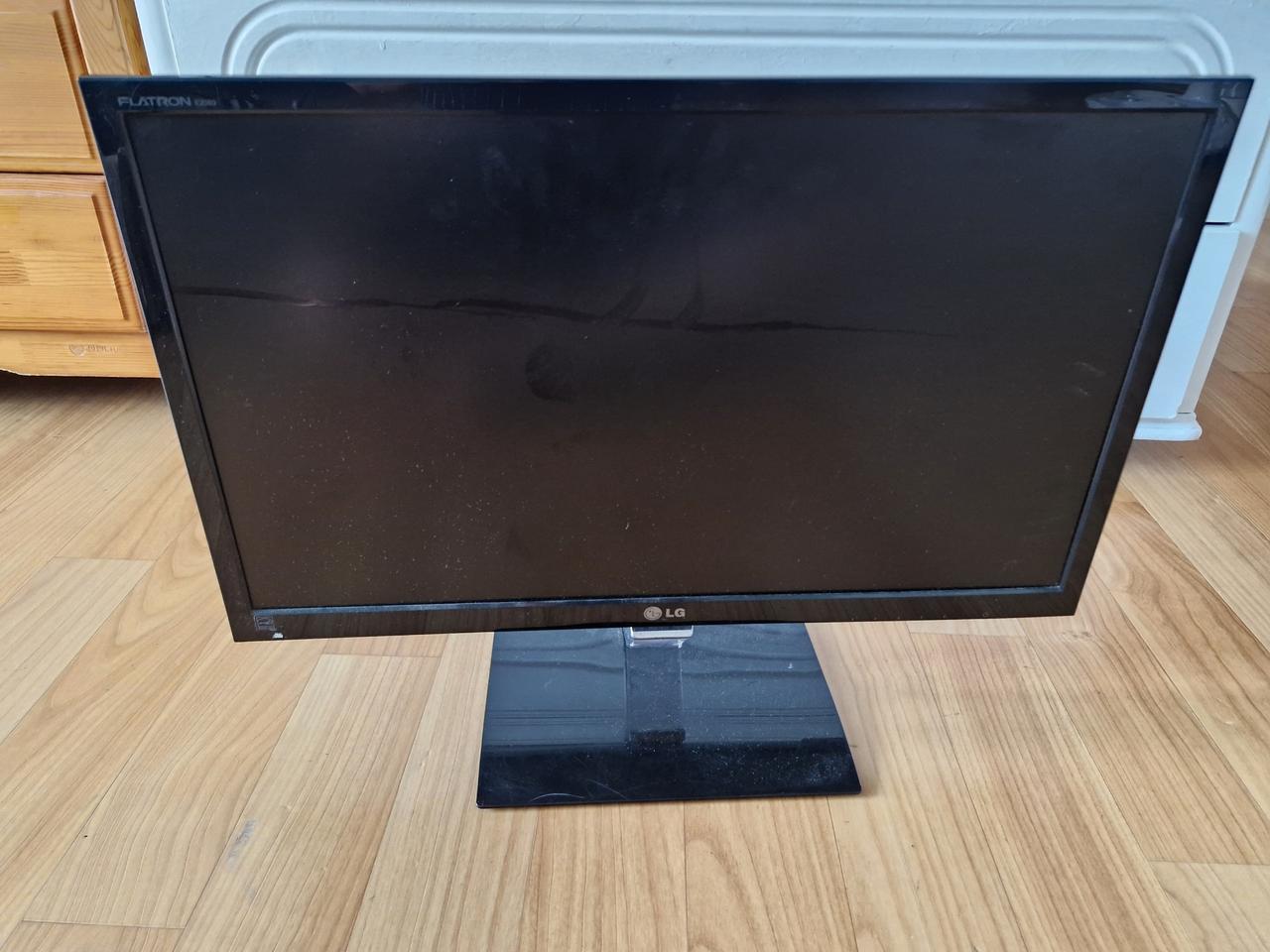 LG FLATRON E2360V-PN 모니터 본체 | 헬로마켓