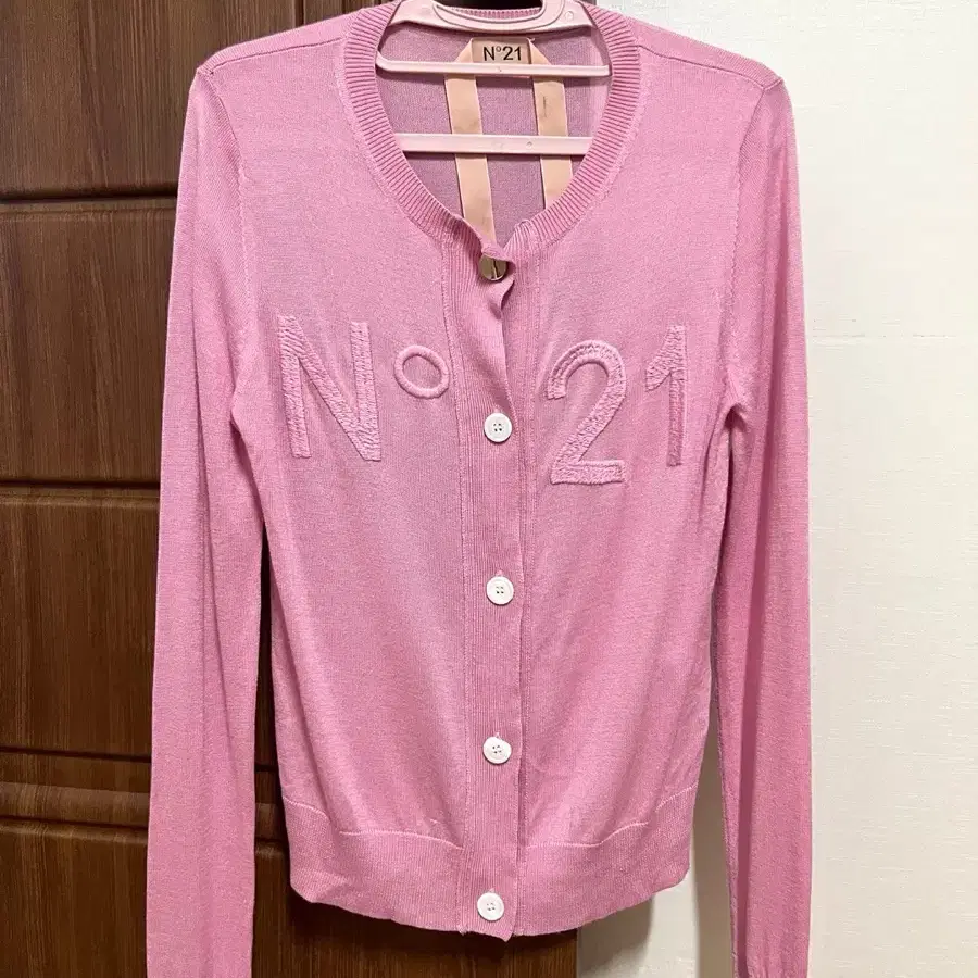 N.21 N21핑크색 니트 가디건 | 헬로마켓