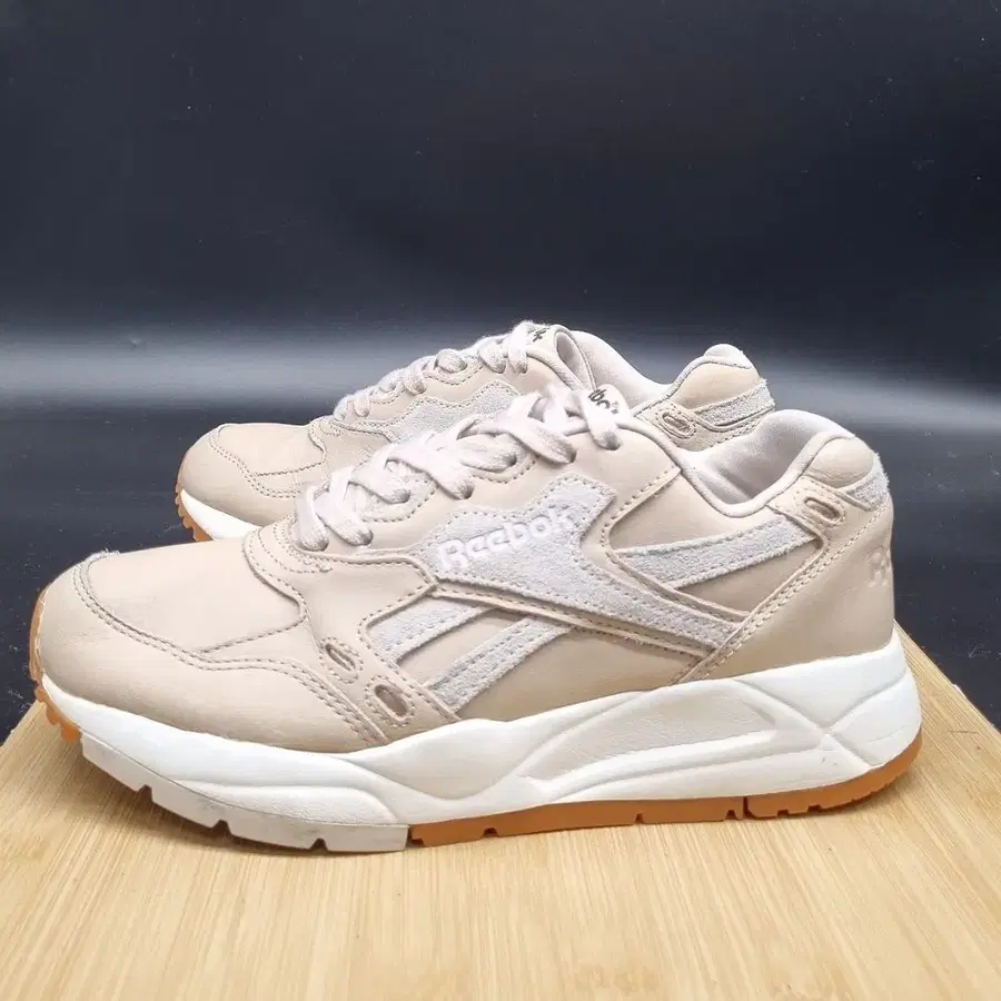 리복 볼튼골든 여성운동화230. | 헬로마켓