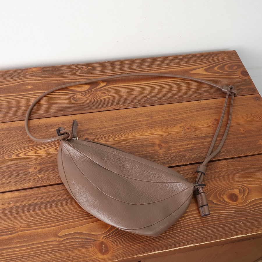 EVOLY&BLOOM 가죽 숄더 크로스백 | 헬로마켓