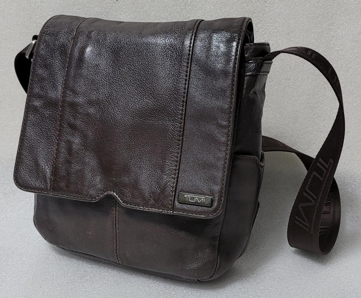 투미 TUMI 스몰 크로스바디 레더 숄더백 60100... | 헬로마켓